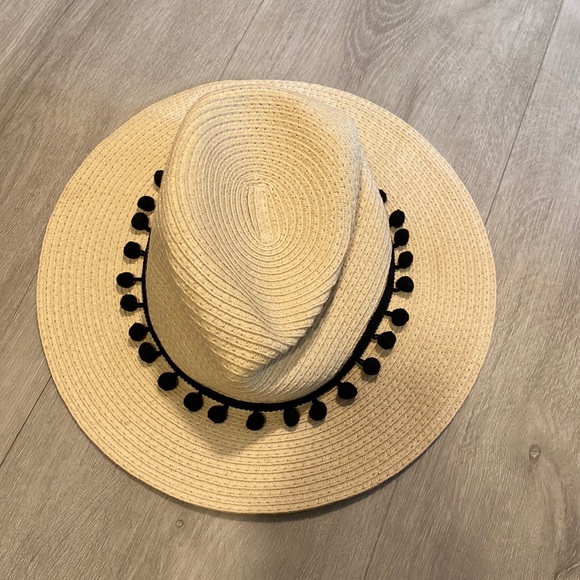 Sole Society | Accessories | Sole Society Pom Hat | Poshmark